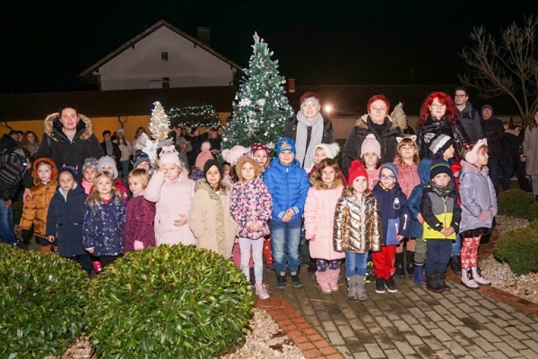 Advent u Općini Petrijevci - prva adventska svijeća